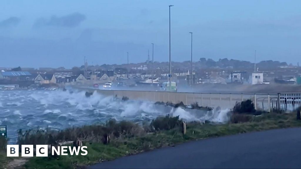 Storm Eunice: Videos show flooding as high winds hit the south