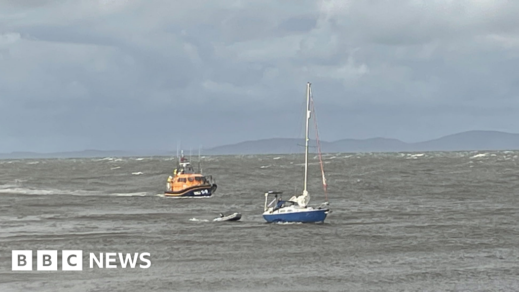 Workington RNLI called to rescue yacht in difficulty - BBC News