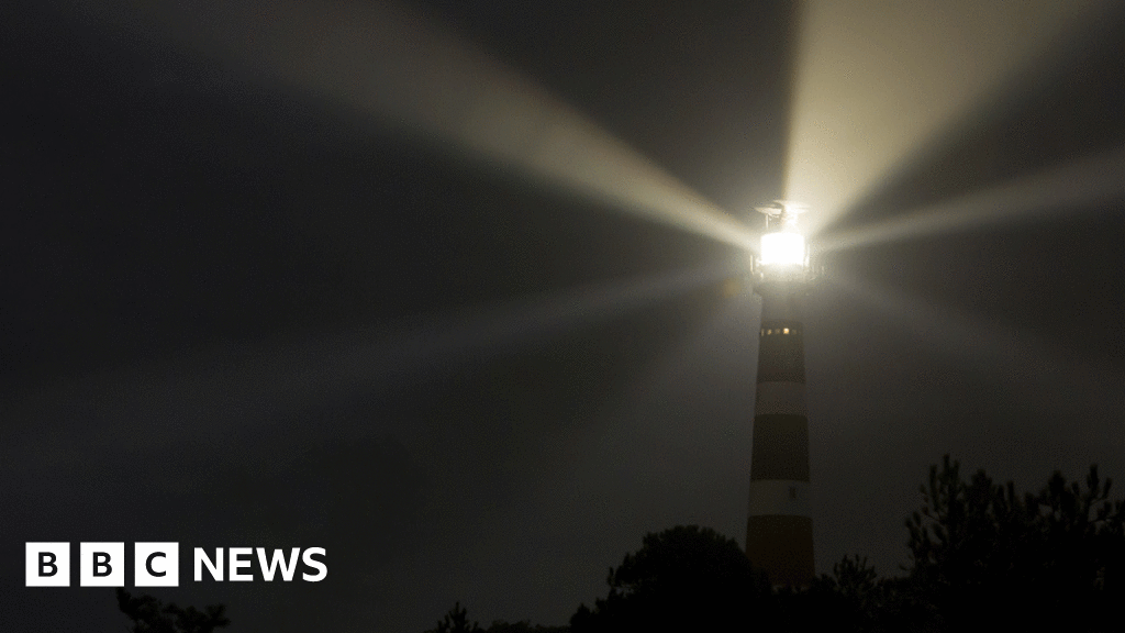 Lighthouses could help provide 4G to Western Isles - BBC News