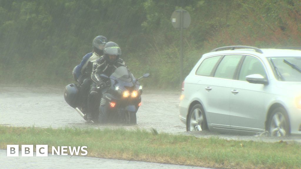 Flash flooding in Northern Ireland - BBC News