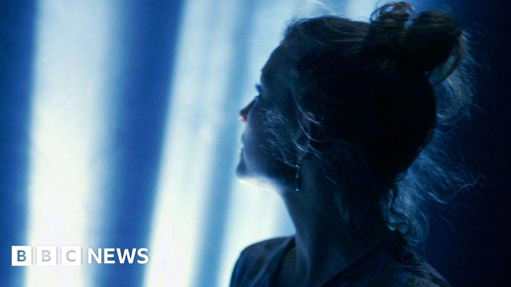 A dance show driven by artificial intelligence - BBC News