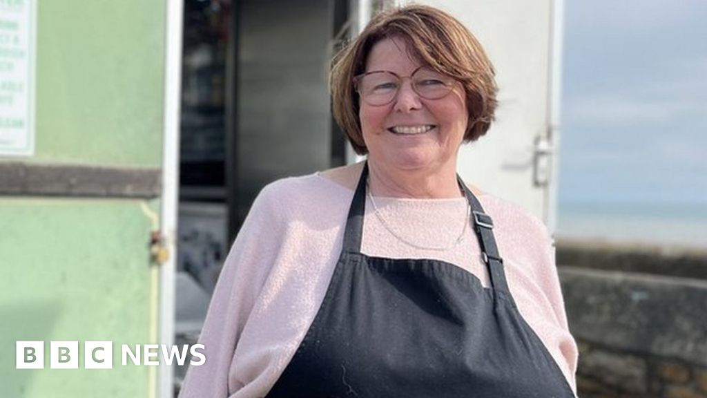 Jersey cafe raises £40k selling fish finger sandwiches - BBC News