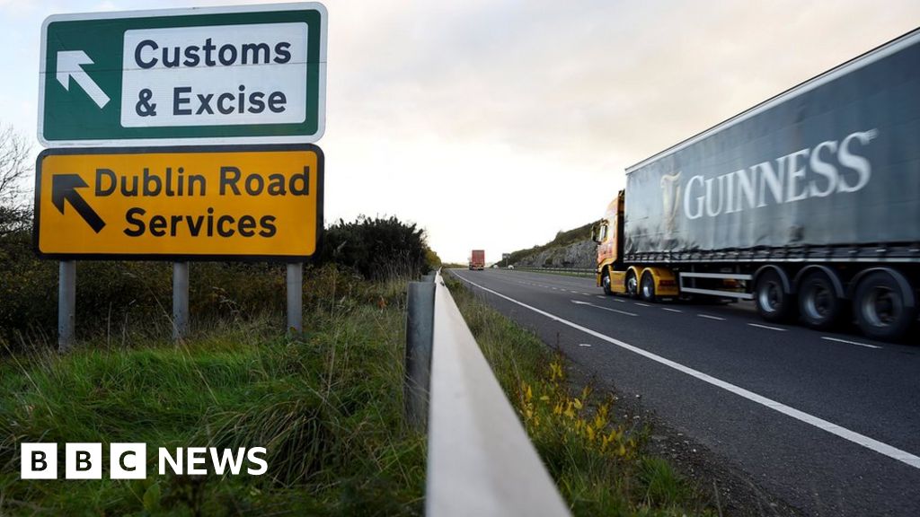 Ireland warns UK over post-Brexit border issue - BBC News