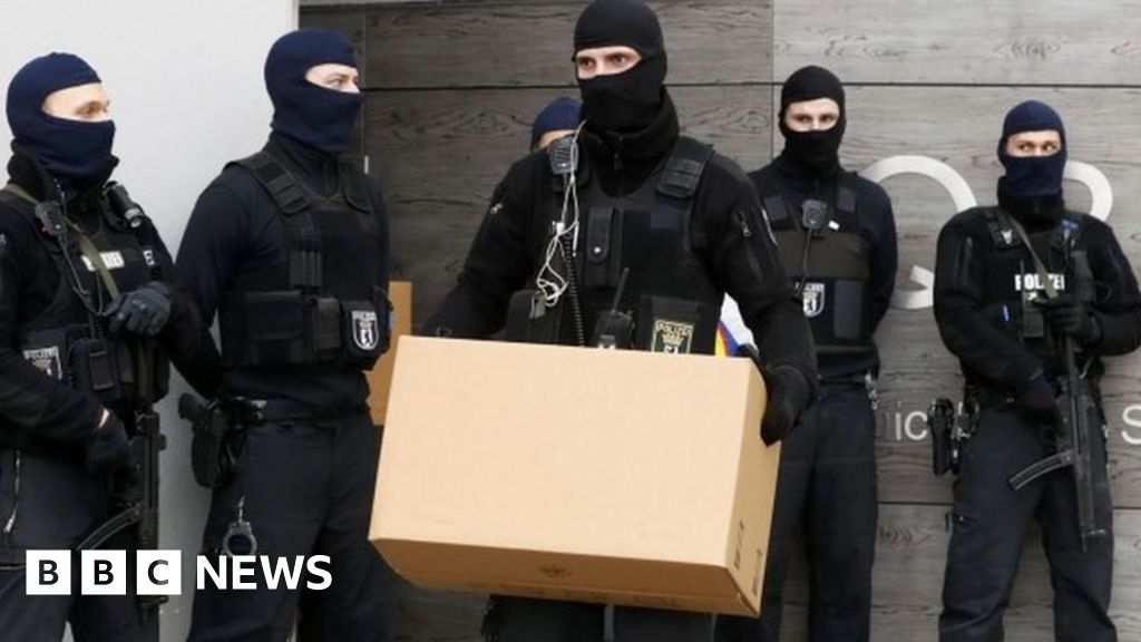 Berlin truck attack: Police raid properties linked to mosque - BBC News