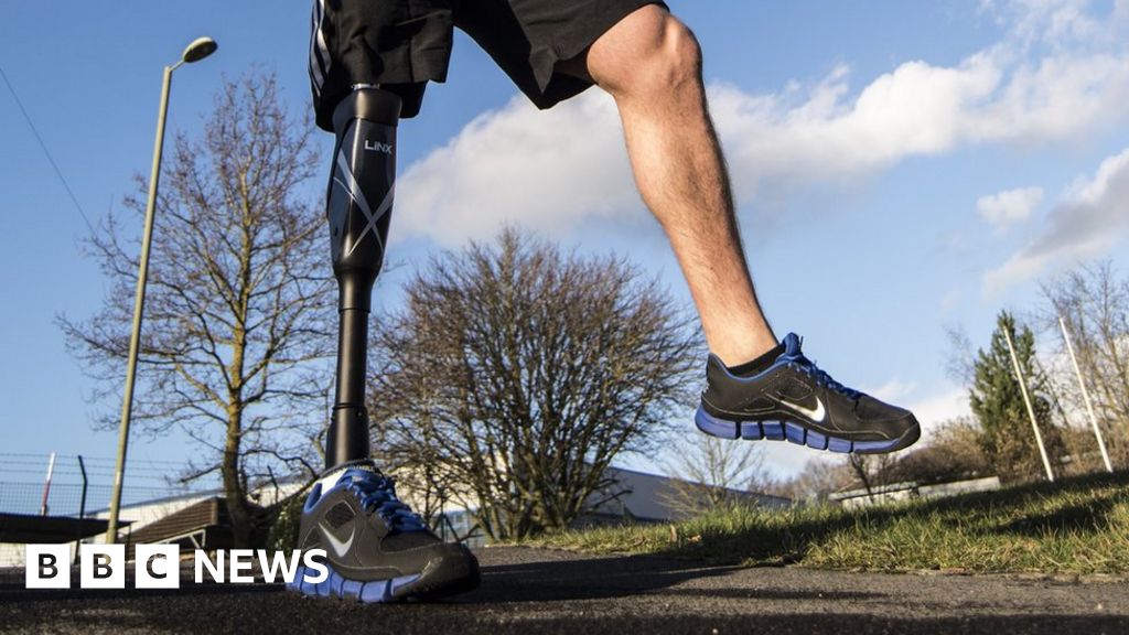 'Smart leg' makes engineering prize shortlist - BBC News