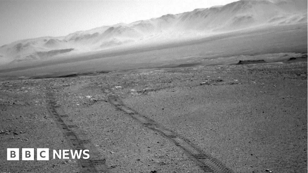 Nasa rover Curiosity visits 'Scotland' on Mars - BBC News