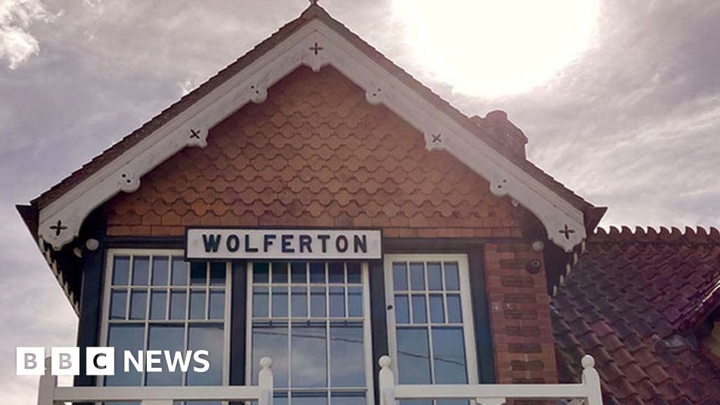 Wolferton railway station 'very special' for royals - BBC News