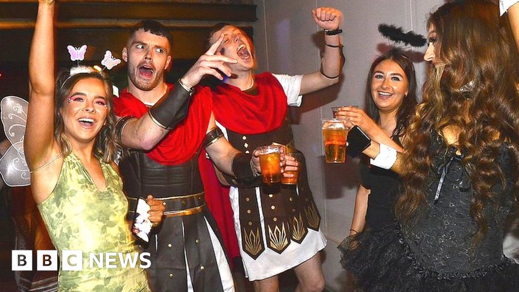 Covid-19: Nightclubs reopen in Northern Ireland as restrictions ease