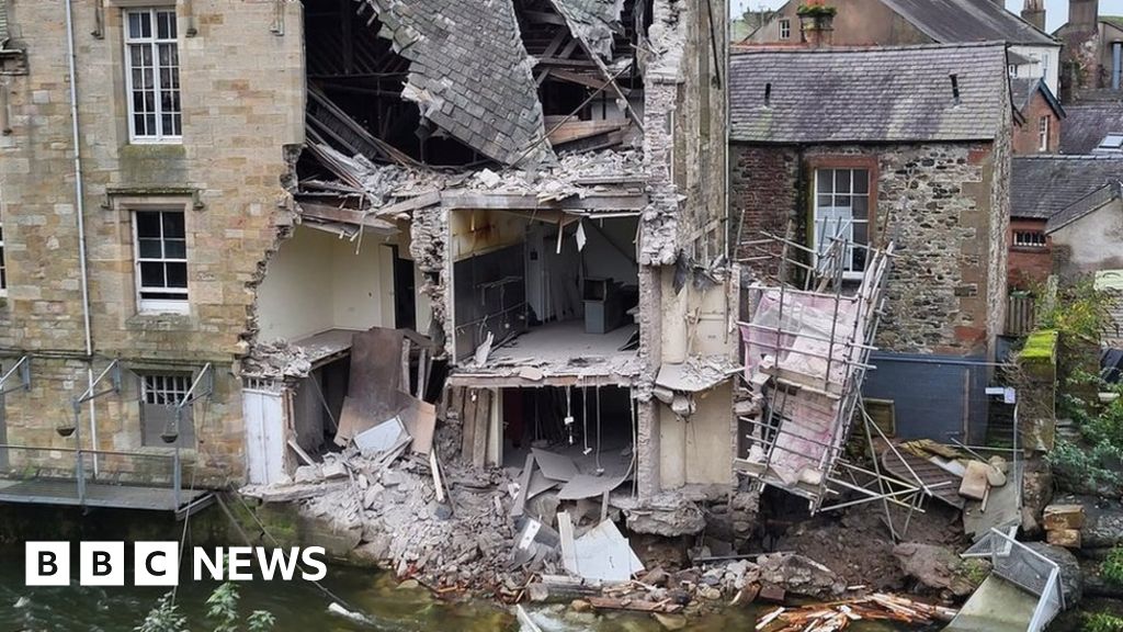 Cockermouth's Old Courthouse at risk of further collapse - BBC News