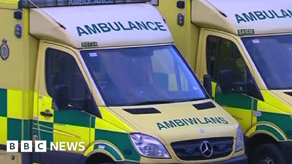 Ambulances on amber calls 'getting to sickest first' - BBC News