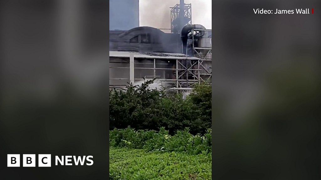 Explosion at Erith oil factory injures three - BBC News