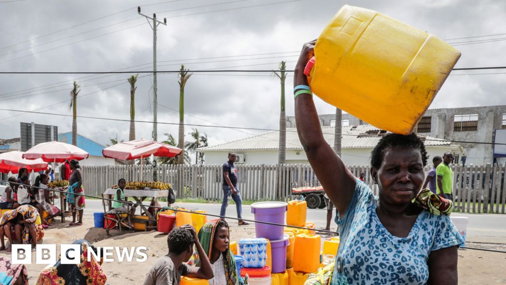 Cyclone Idai: What are the immediate dangers? - BBC News