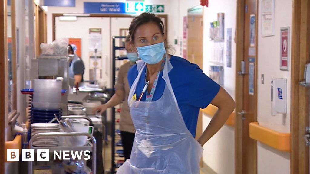 Southampton General Hospital returns to Covid-19 safety measures - BBC News
