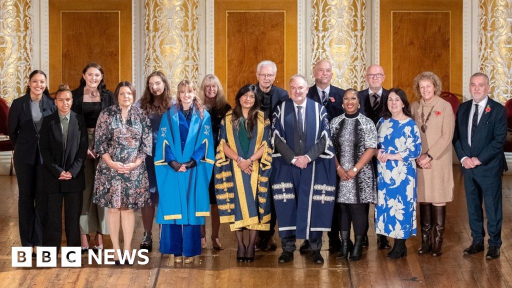 University honours city's 'incredible' role models - BBC News