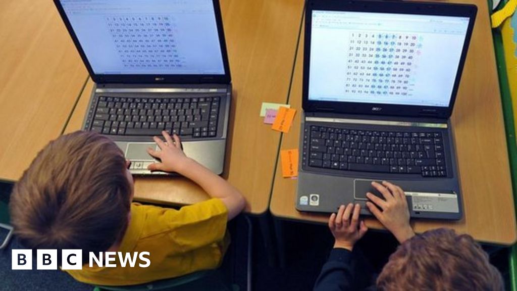 School technology struggles to make an impact - BBC News