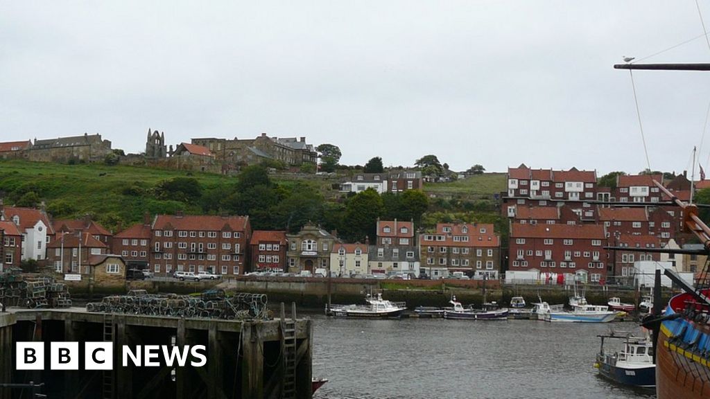 Whitby Abbey apartment plan 'out of character' - BBC News