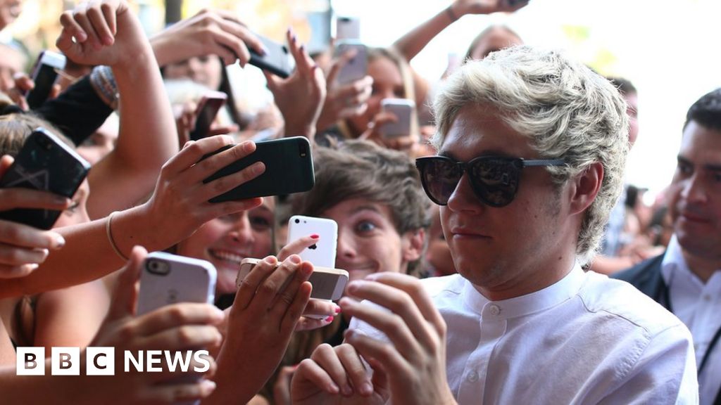 The strange things people do when they see someone famous - BBC News