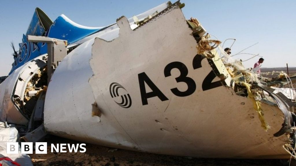 Russian plane crash: UK suspects bomb was in hold - BBC News