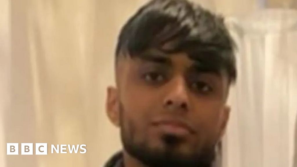 Tower Hamlets murder: Man dies after being found stabbed