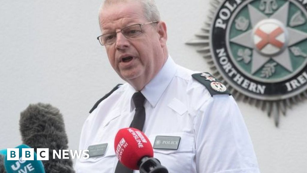 PSNI chief constable retains support of NI Policing Board - BBC News