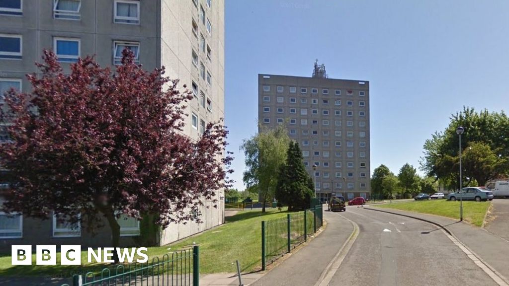 Two thirds of residents in Rugby tower blocks rehomed - BBC News