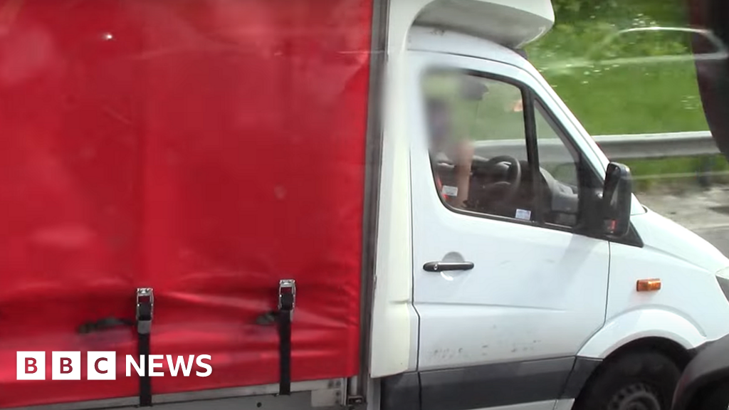 Driver makes rude gesture at unmarked police HGV - BBC News