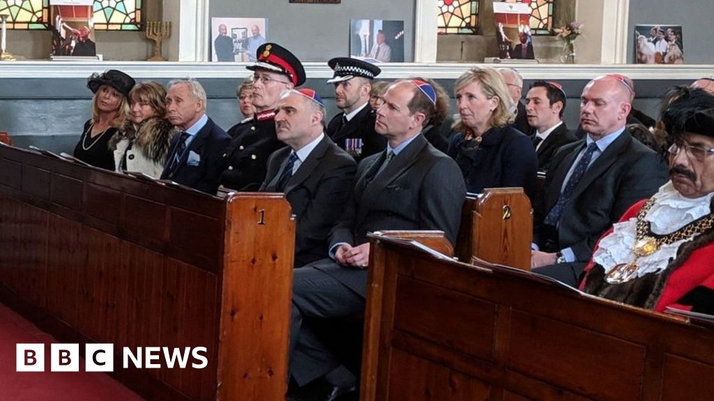Bradford synagogue: Prince Edward gives royal seal of approval - BBC News
