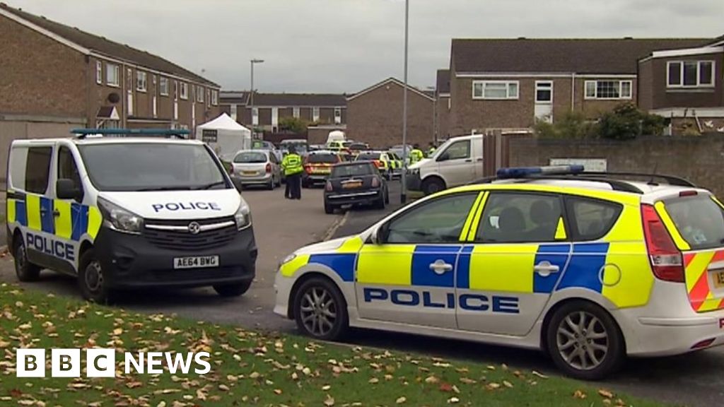 St Neots shooting: Neighbours heard 'fireworks' - BBC News