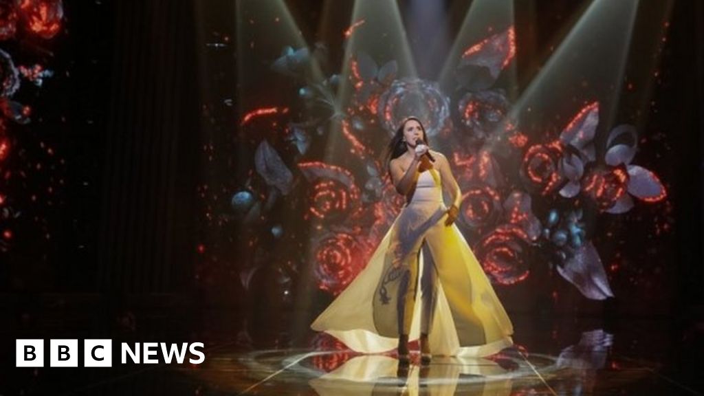 Eurovision entry is Ukrainian singer's 'family story' - BBC News