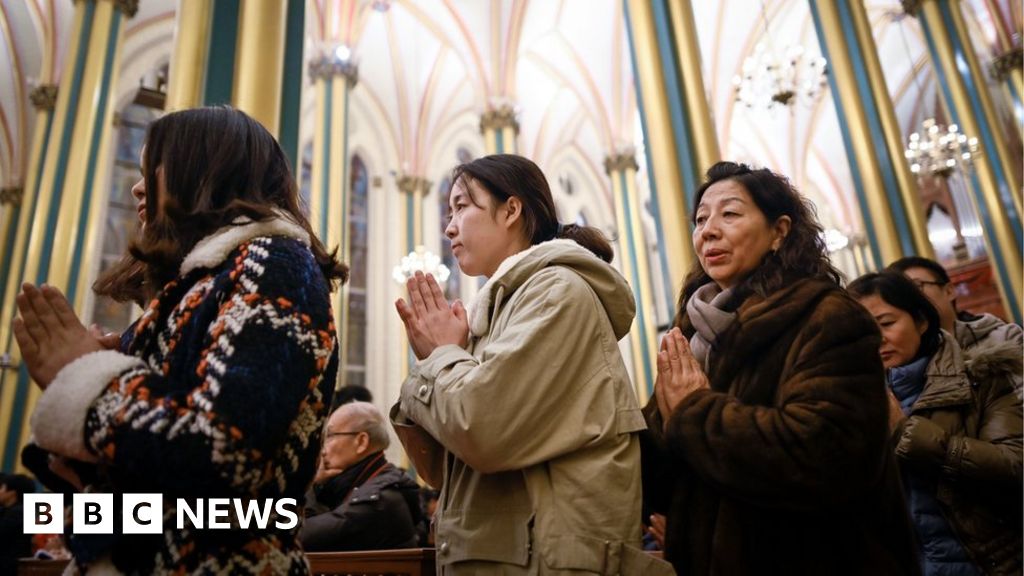 Chinese Catholic bishop ordained with Pope's approval - BBC News