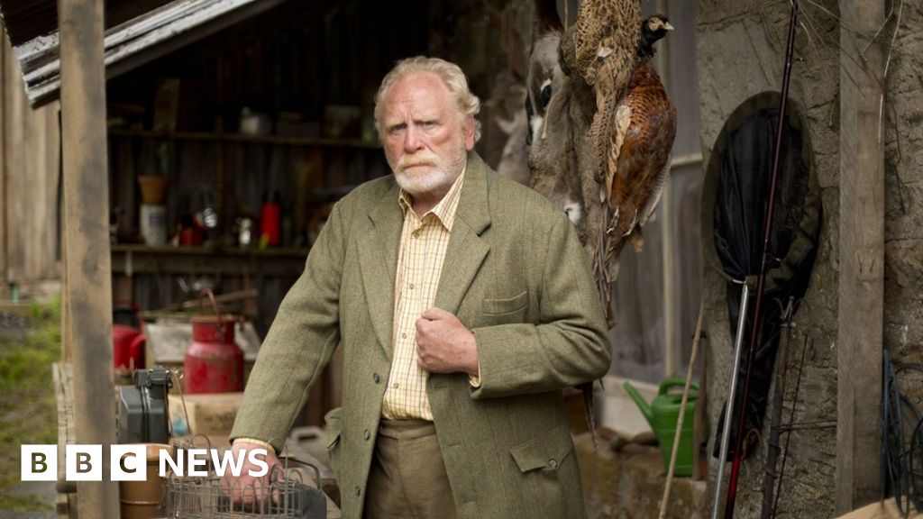 James Cosmo and Mark Beaumont on New Year honours list - BBC News