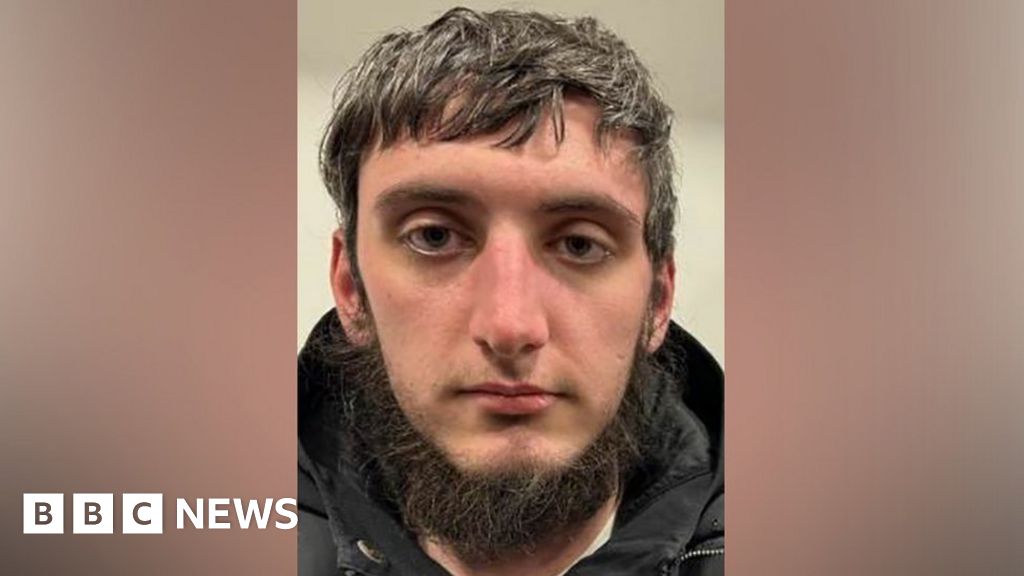 Ahmed Jama stabbing: Police release image of suspect - BBC News