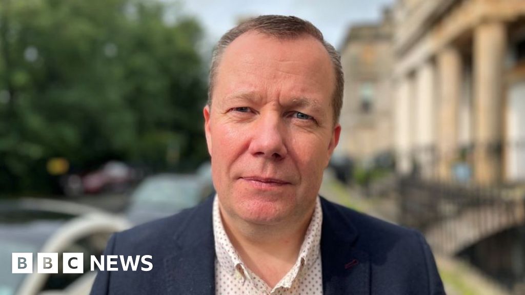 Jason Leitch to step down as national clinical director - BBC News