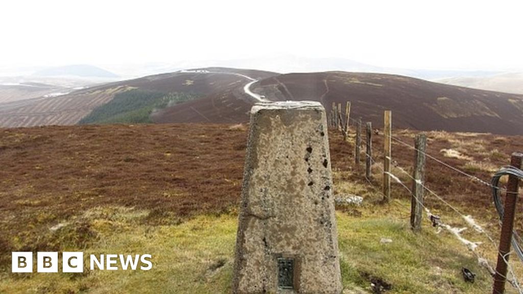 Whitelaw Brae wind farm approval 'ignores tourism' - BBC News