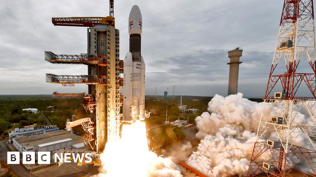 Chandrayaan-2: India spacecraft begins orbiting Moon - BBC News