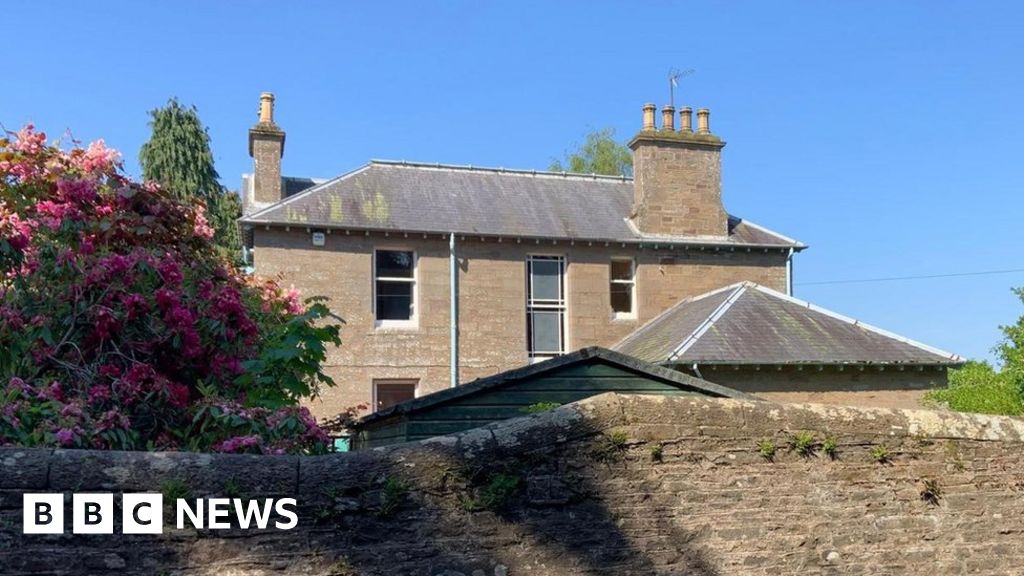 Man admits murdering retired doctor in his Forfar home - BBC News