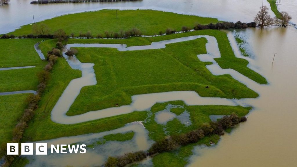 Floods in Cambridgeshire highlight shape of Earith English Civil War ...