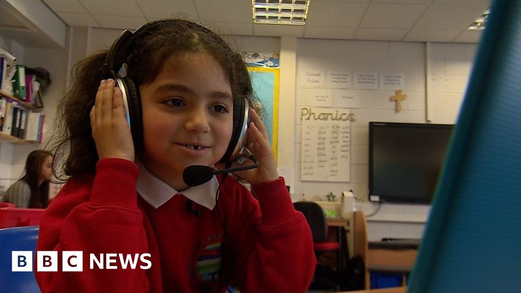 Tutormate: Reading help from the other side of Bradford - BBC News
