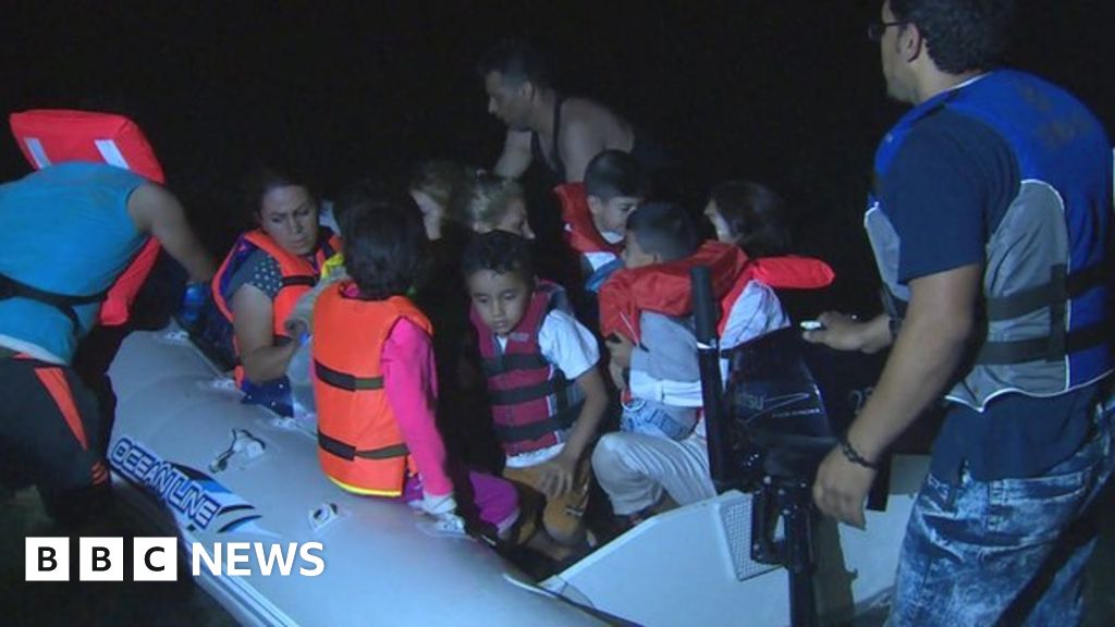 Europe Migrant crisis: Making the dash in the darkness to Kos - BBC News