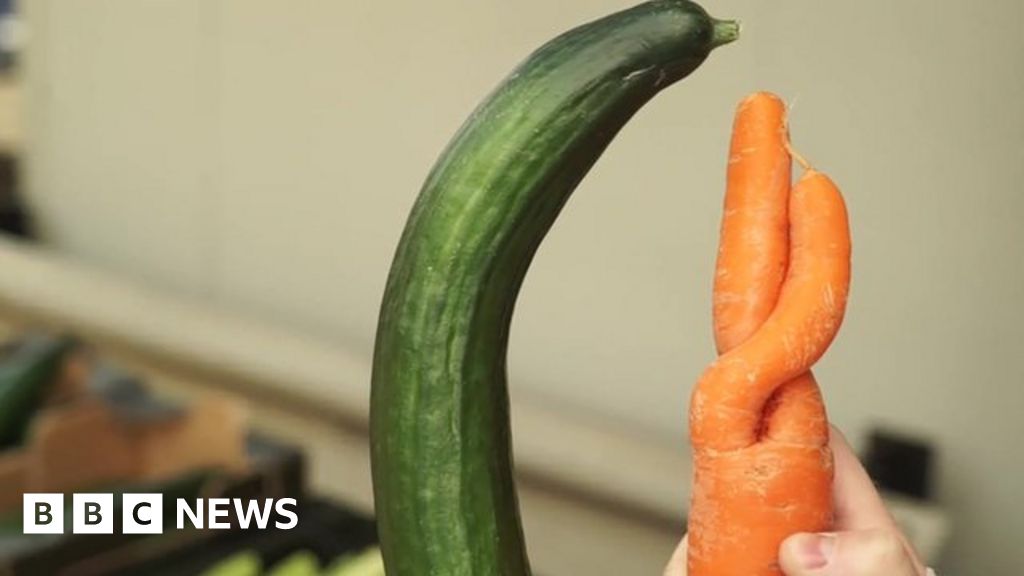 More boxes of wonky veg coming to supermarket shelves - BBC News