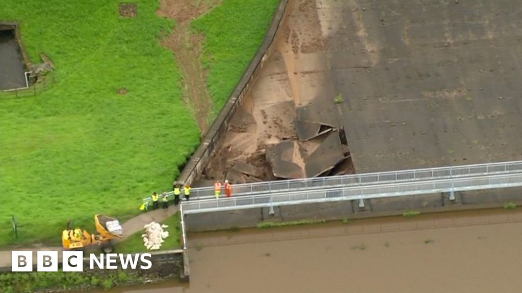 Whaley Bridge evacuated over Toddbrook Reservoir fears