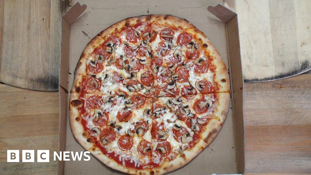 The pizza shop feeding the homeless one slice at a time - BBC News