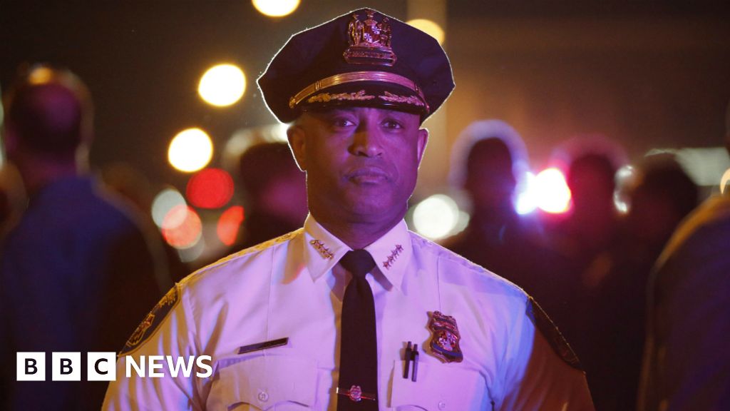 Baltimore mayor sacks police chief months after riots - BBC News