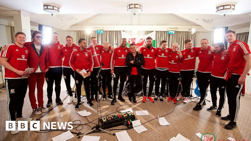 Manic Street Preachers to release Wales Euro 2016 song - BBC News