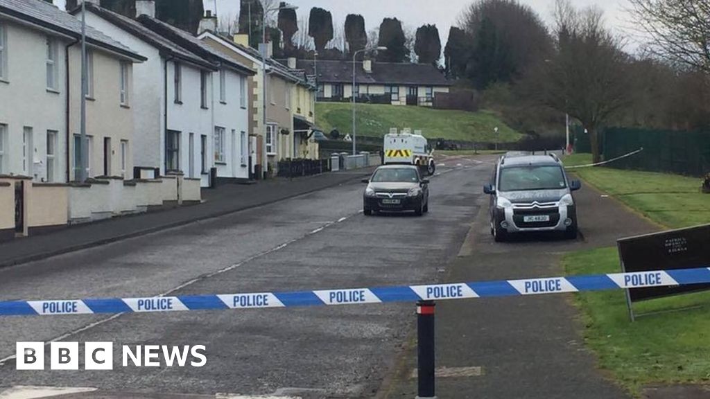 Strabane explosion was 'attempt to kill PSNI officers' - BBC News