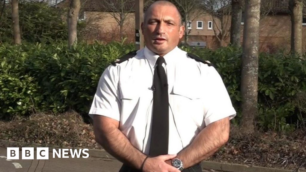 Milton Keynes police commander is sacked for misconduct - BBC News