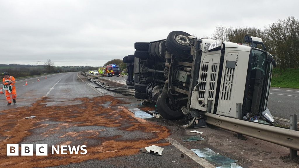M40 Crash Lorry Carrying Chewing Gum Shuts Road