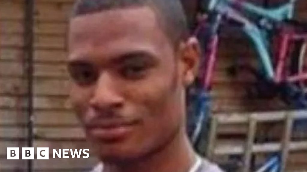 Croydon stabbing: Man killed at vigil for knife victim