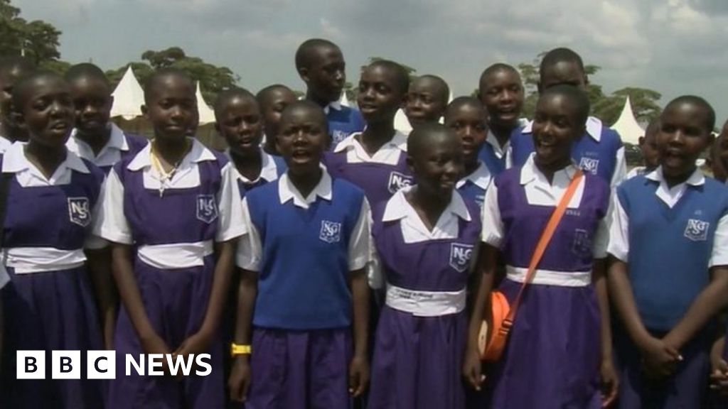 Celebrations in Kogelo, Obama's ancestral home - BBC News