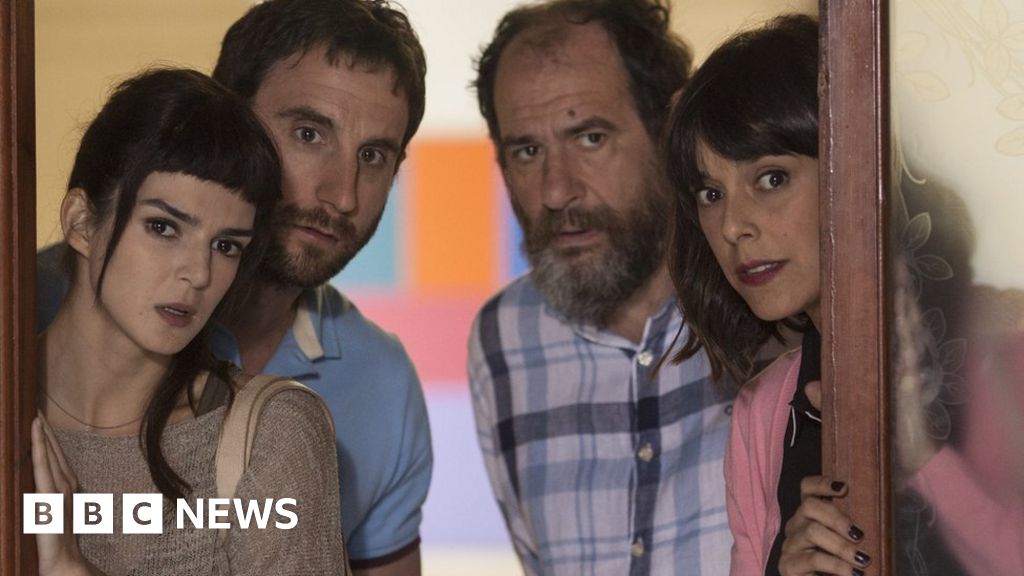 Spanish film pokes fun at Catalan independence crisis - BBC News